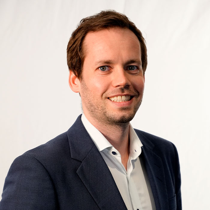 Dr Tobias Huber
